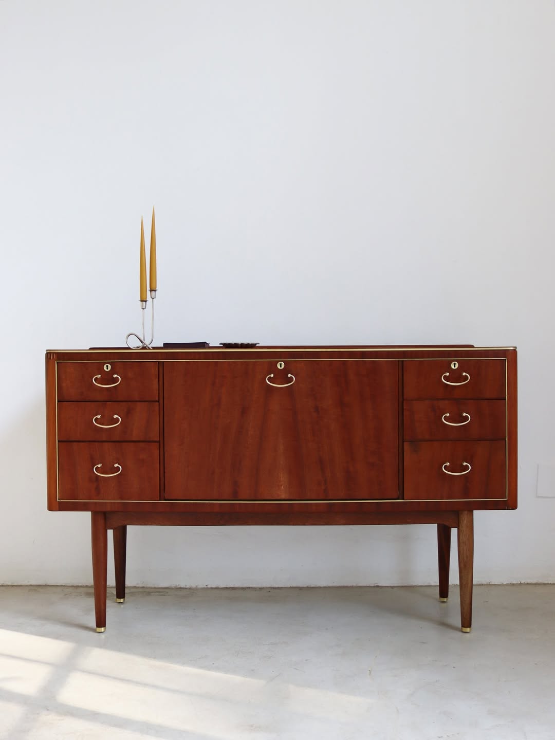 Greaves & Thomas Sideboard – Amphora Studio